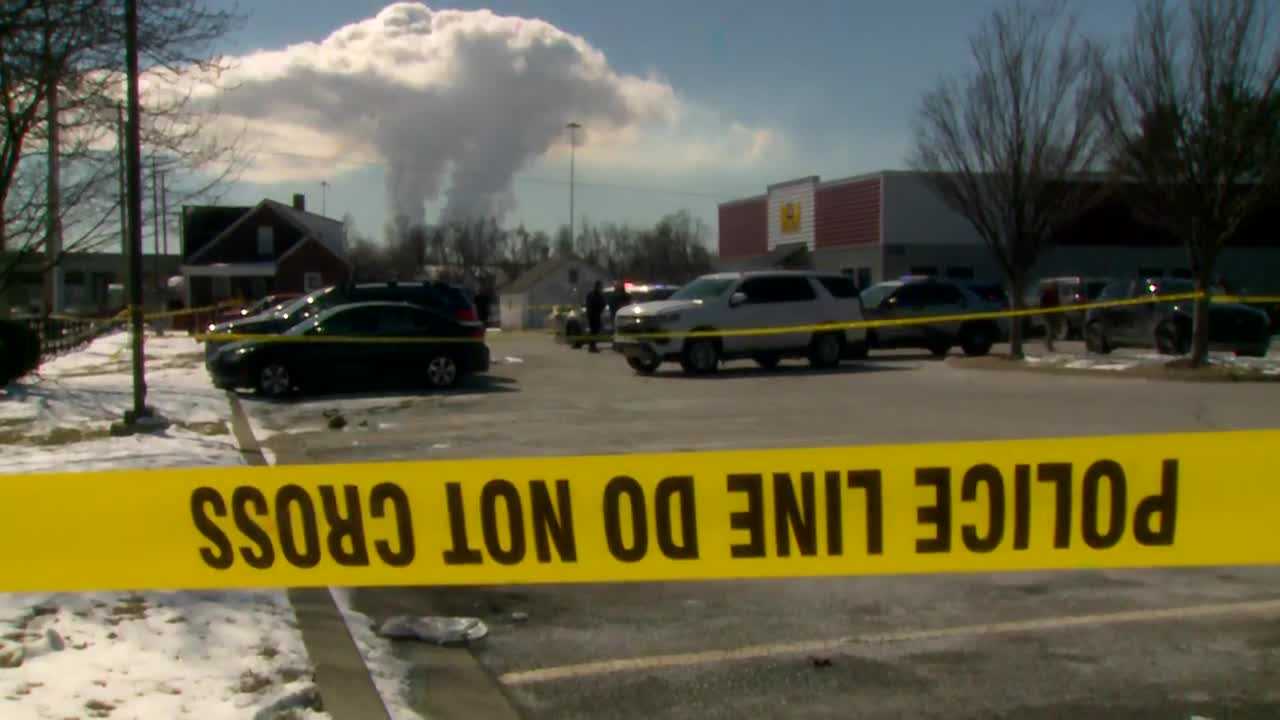 3 killed in shooting outside Kentucky DMV; suspects at large