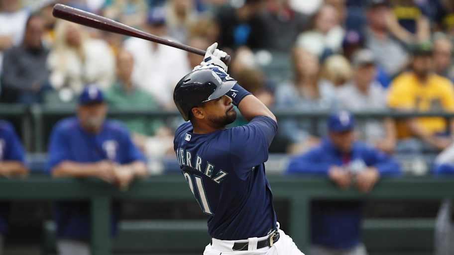 Former Seattle Mariners Gold Glover Makes Appearance at Spring Training
