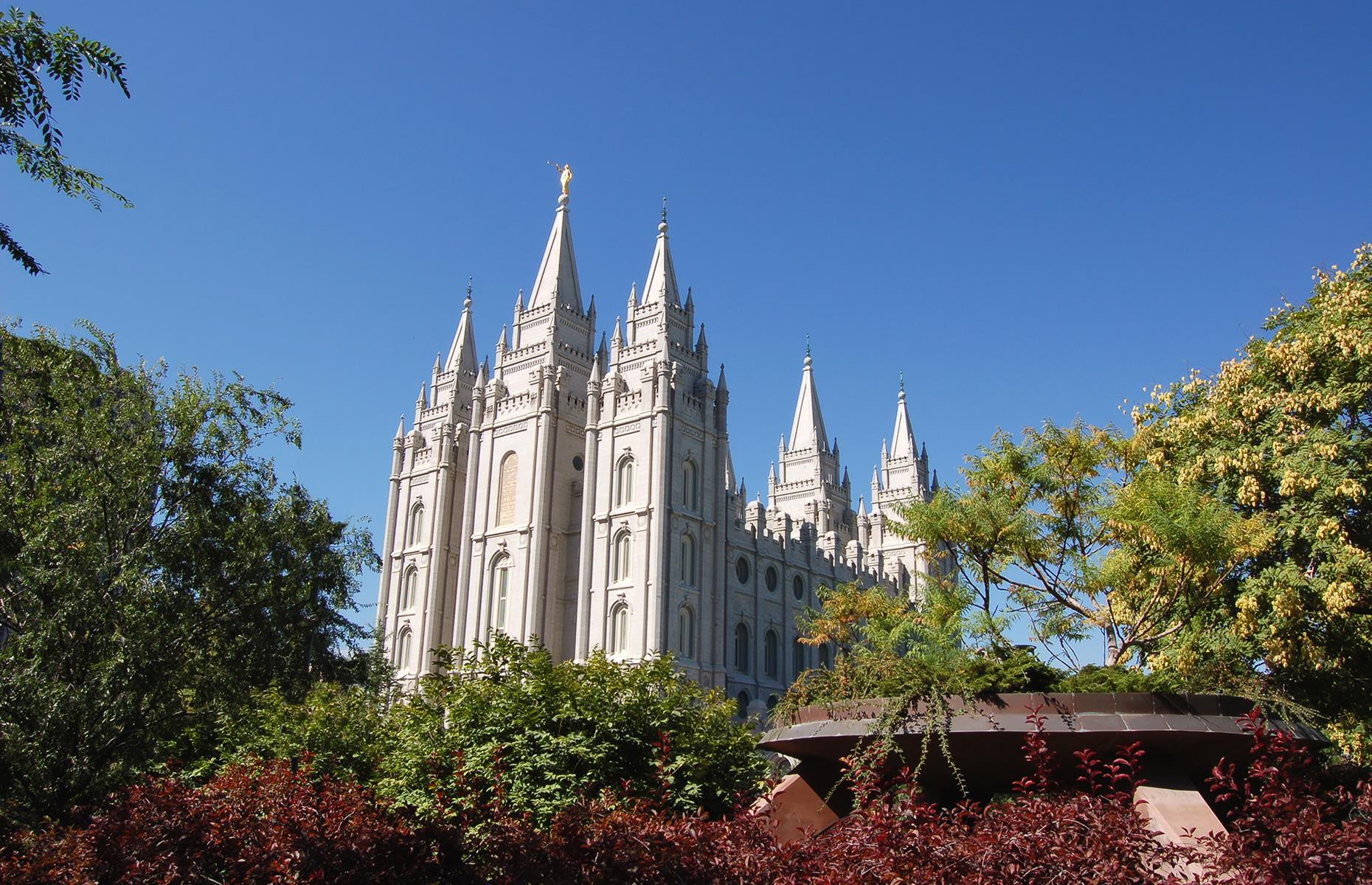 Every State's Bucket-List Historic Building That Is A MUST Visit