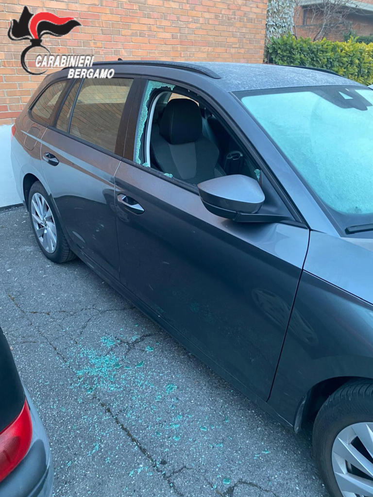 Furto con scasso su 13 autovetture, arrestato nel Bergamasco