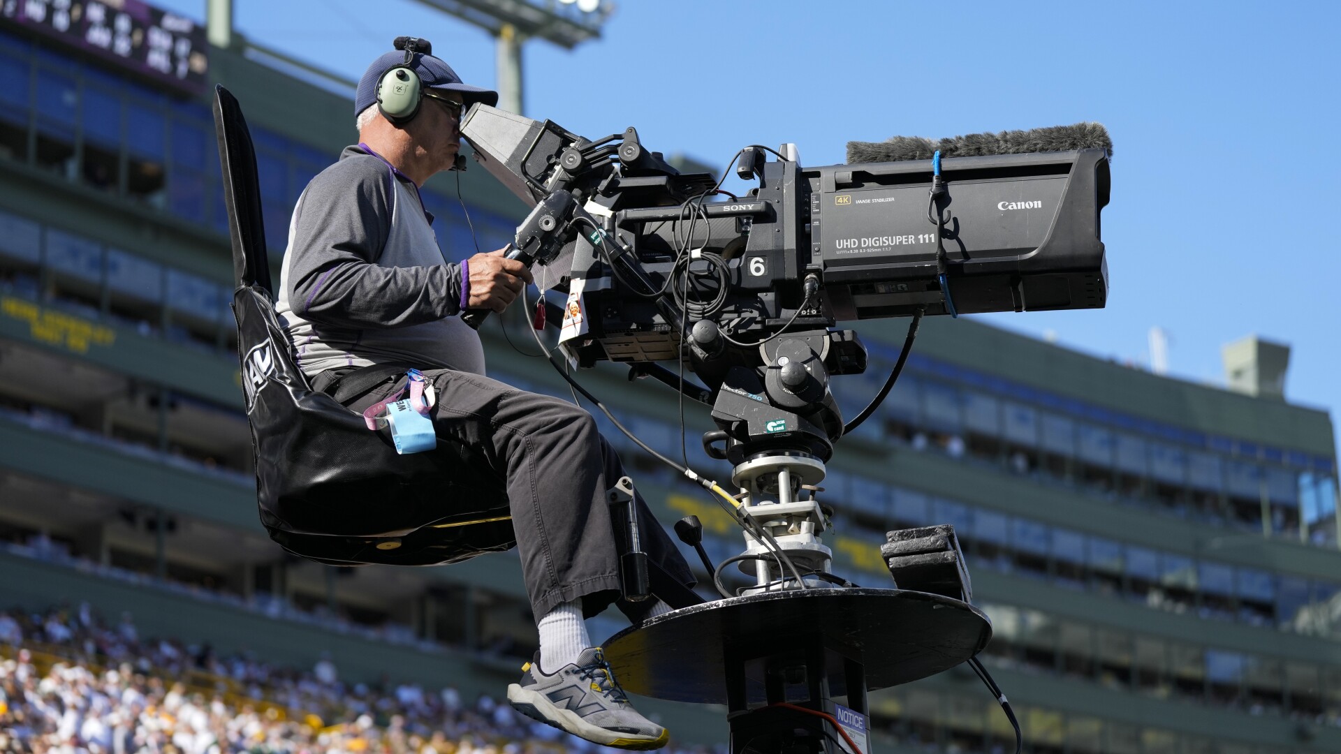 Starting in 2025, no NFL games will be exclusively broadcast on ...