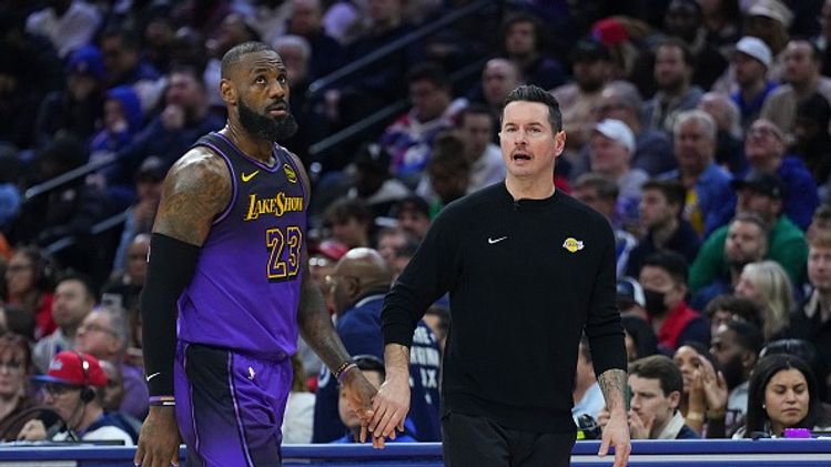 'He's a billionaire and he's playing on...': Lakers Coach JJ Reddick ...