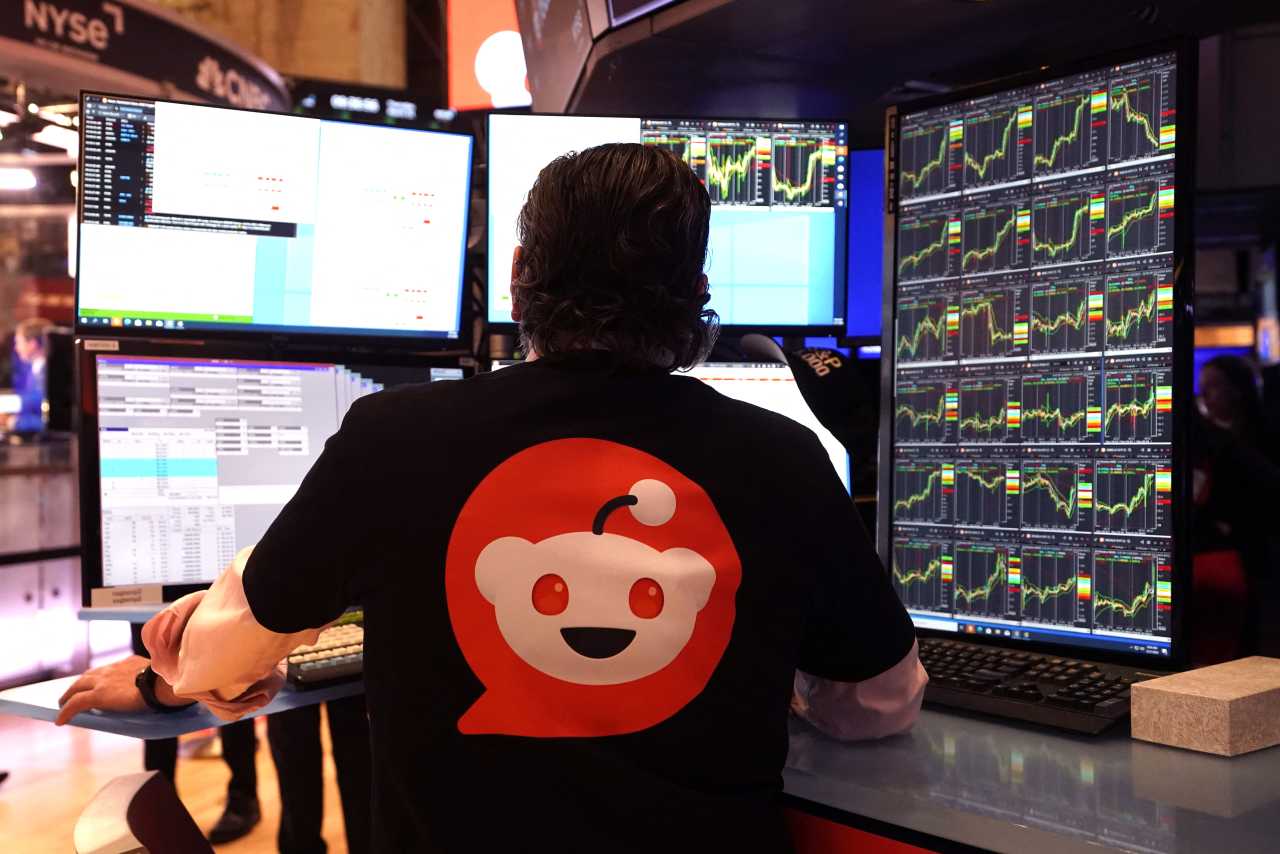Reddit Stock Extends Its Slide. Why an Analyst Still Says It’s a Buy.