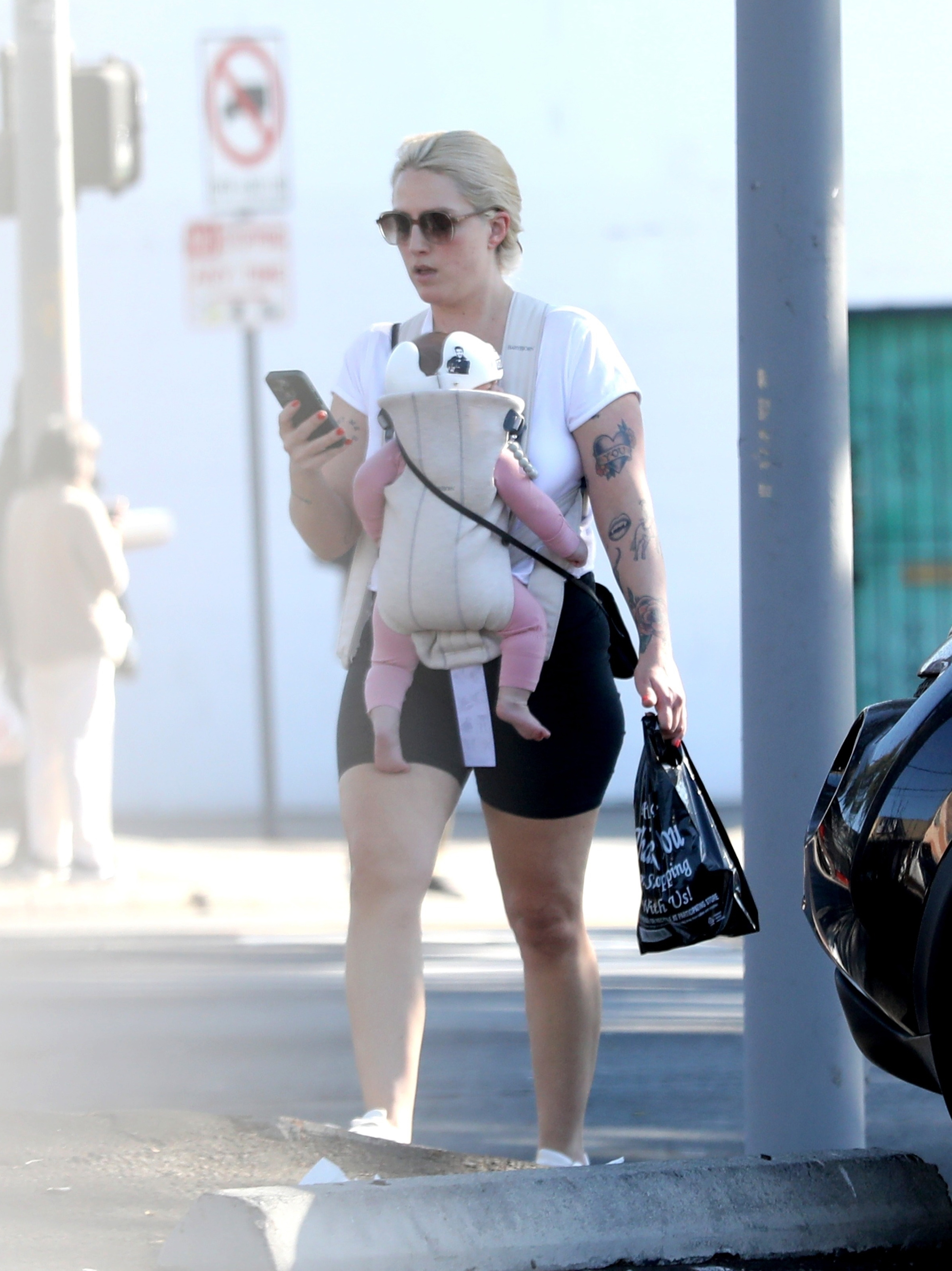 Tattooed rock ‘n’ roll fan, 38, confirms she’s the mother of Dave Grohl ...