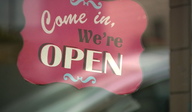 Popular brunch, booze restaurant officially opens Mount Lookout location