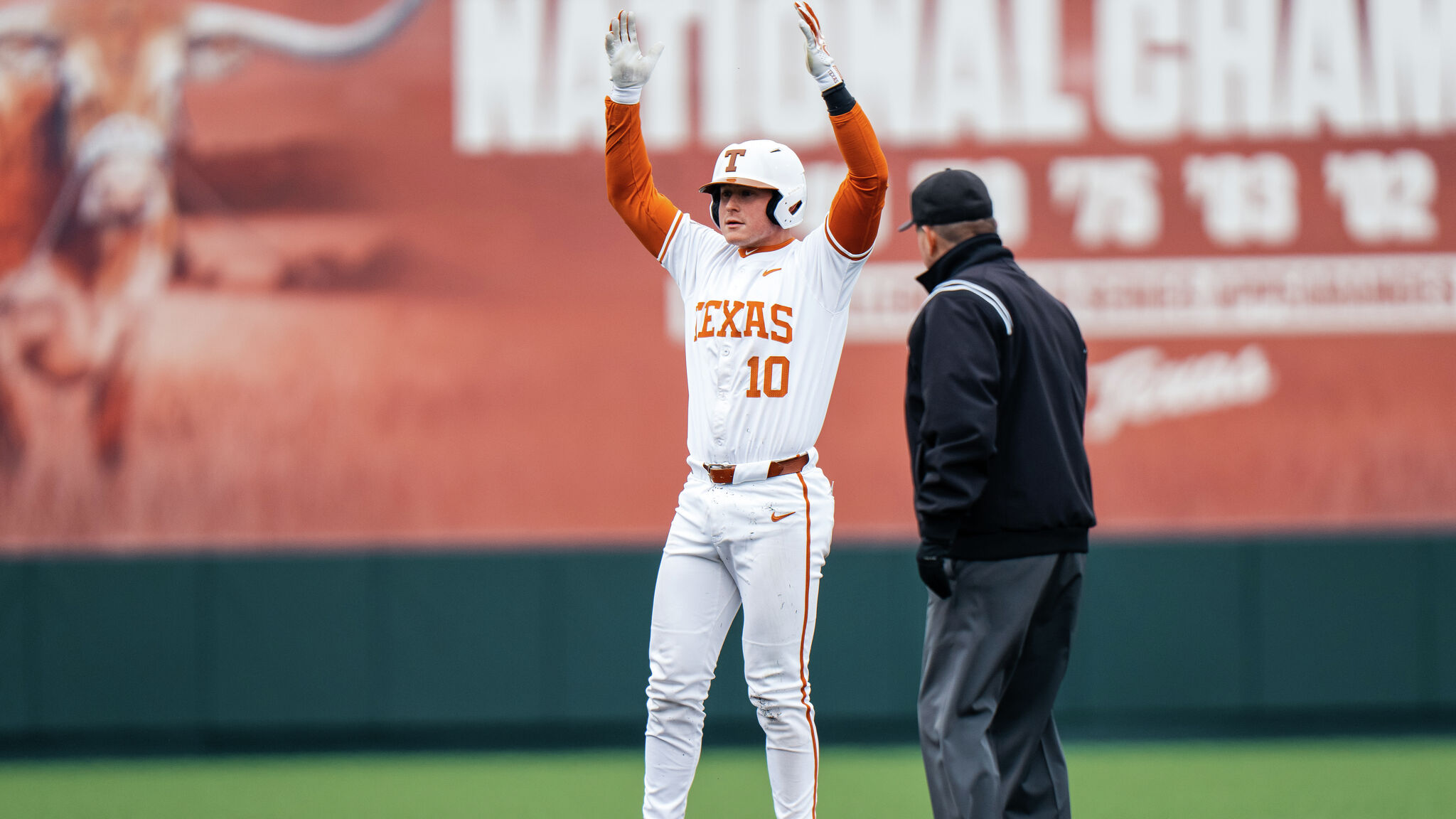 Despite 'pretty brutal' offensive approach, Texas baseball does enough ...