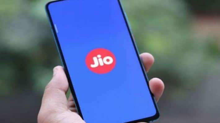 Jio's BEST recharge plans: Get 1.5GB data and UNLIMITED calls for just ...