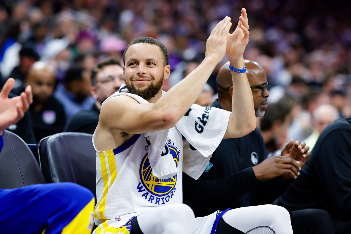 Warriors' Major Steph Curry Flex Draws Attention