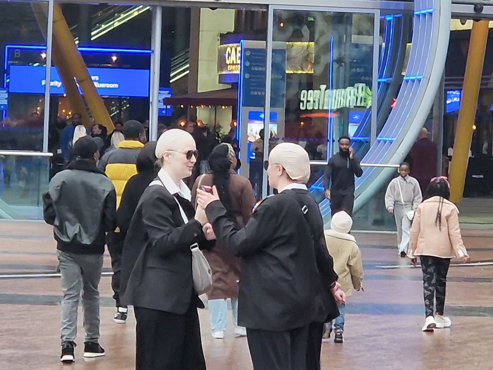 Pitbull fans don their bald caps for 'out of this world' show at The O2