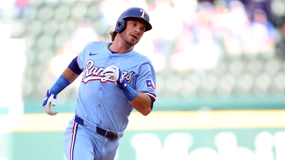 Texas Rangers Fan Favorite Agrees to Contract with Chicago Cubs