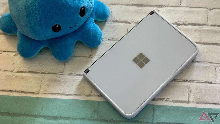 Microsoft needs to release a new Duo ASAP: Here's 5 reasons why