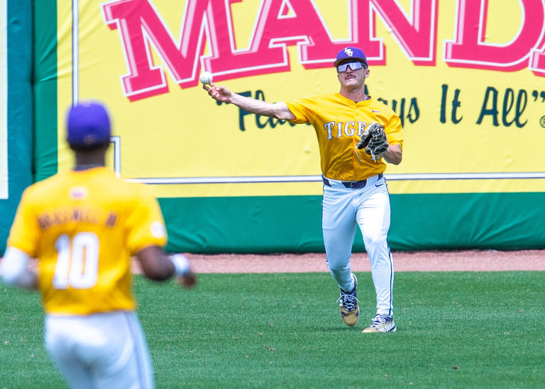 LSU baseball remains undefeated with win over Omaha