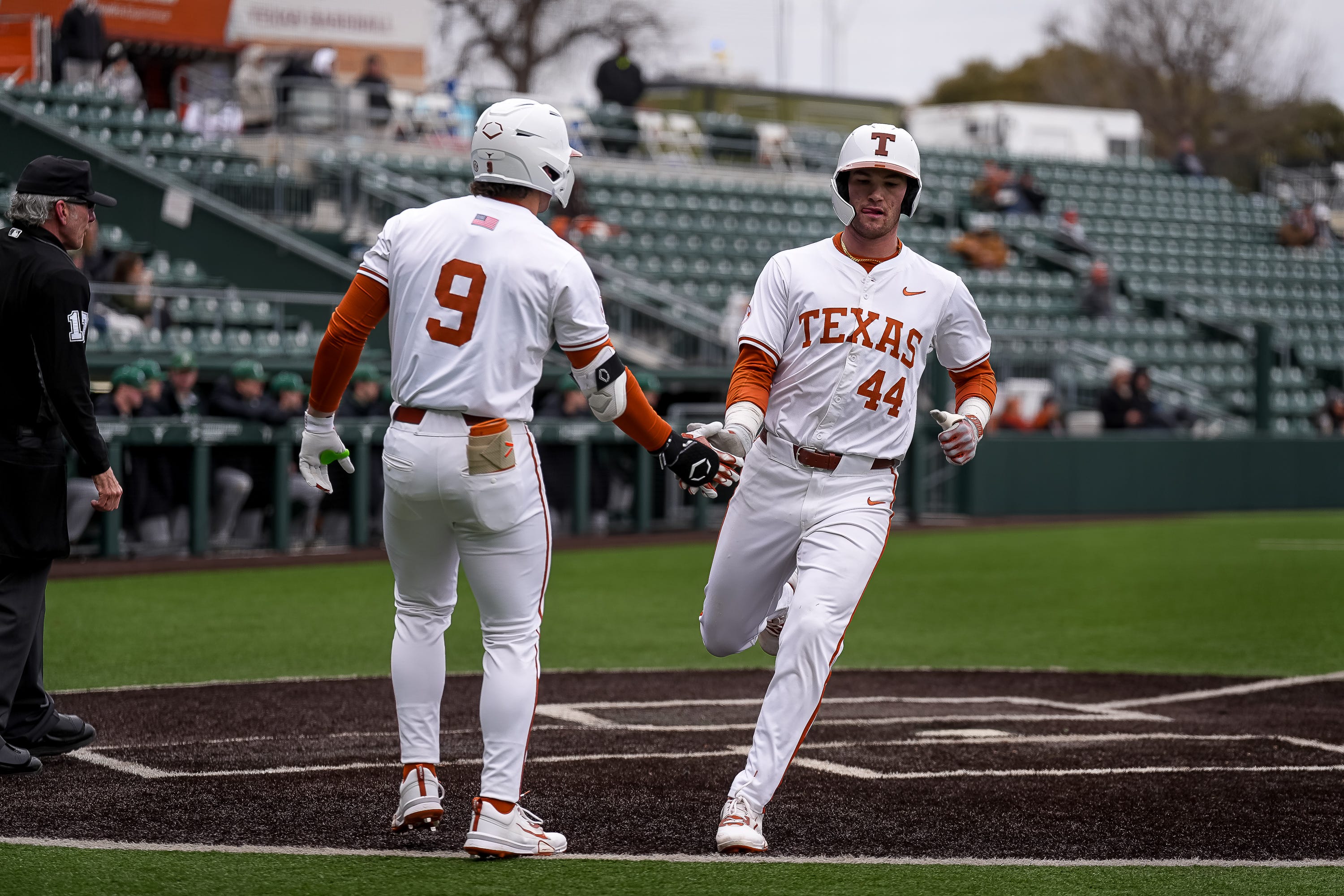 Texas baseball vs Oklahoma game score: Replay as Longhorns, Max Belyeu ...