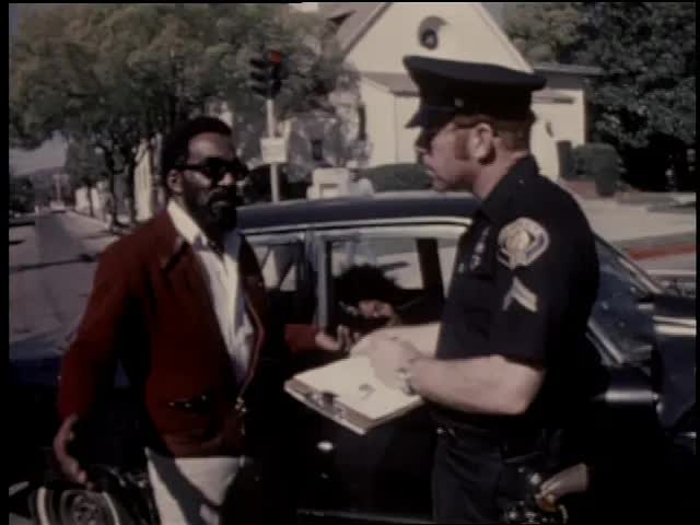 Pasadena Police Investigate Car Accident: Witness Testimony & First Aid