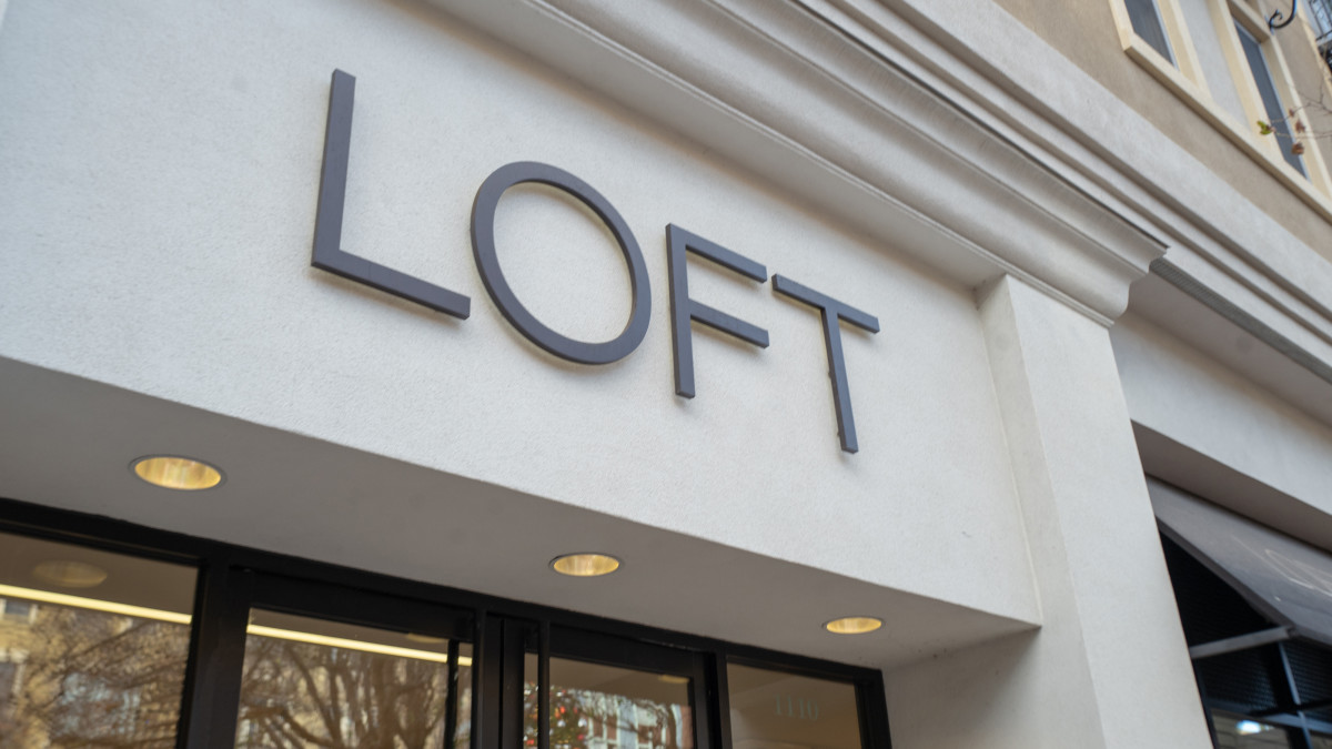 Loft Has a Striped Dress On Sale That's So Similar to Taylor Swift’s ...
