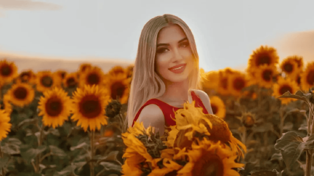 5 Wild Traits of Women Who Love Sunflowers