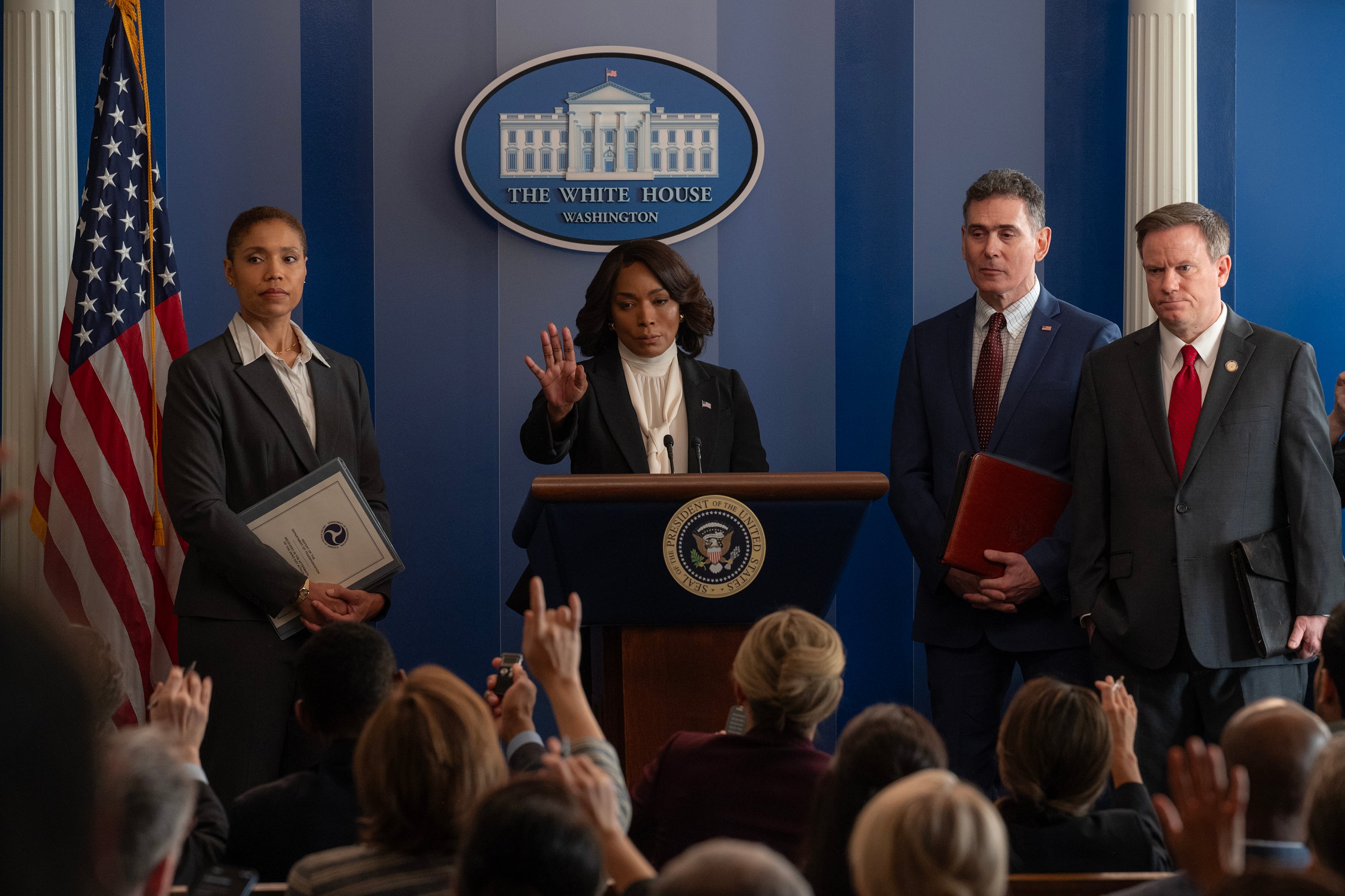 Columna de Daniela Lagos: Día Cero, una entretenida y absurda conspiración