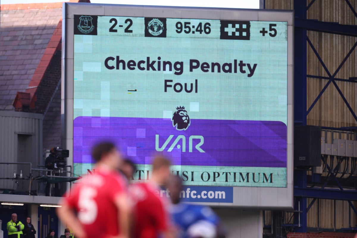 Everton vs Manchester United LIVE: Premier League result as late ...