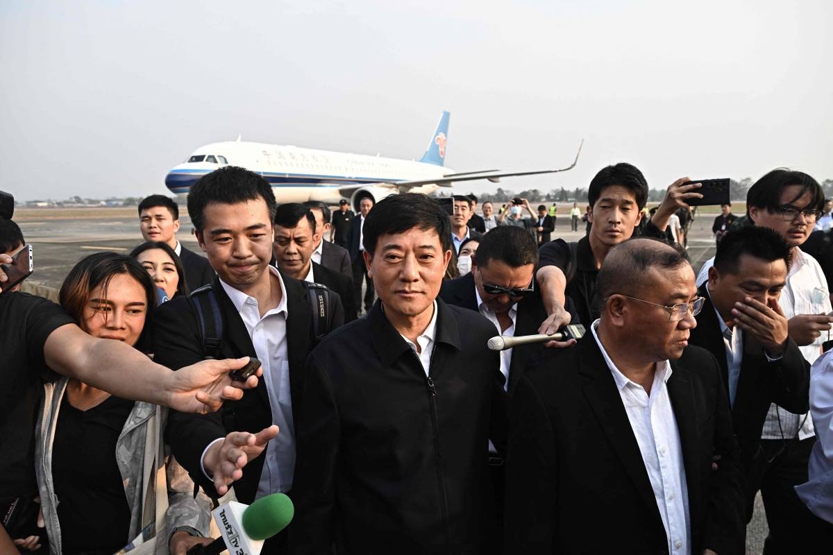 Myanmar deports 100 scam center workers