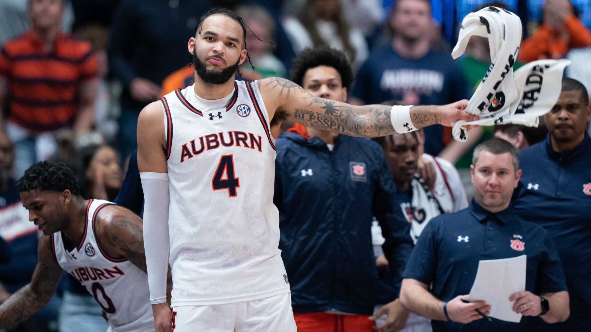 Georgia at No. 1 Auburn Prediction: Odds, Expert Picks, Betting Trends ...