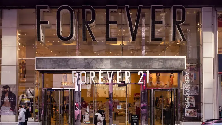 Forever 21 closing stores? Fashion chain could join list of retailers shuttering hundreds of ...