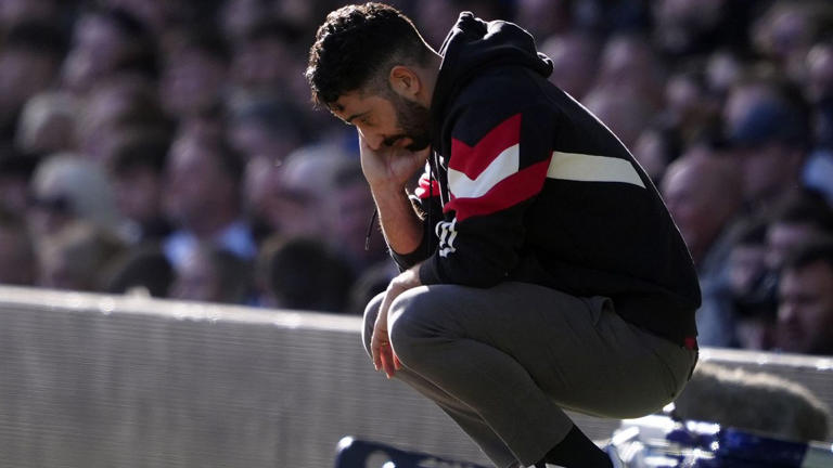 Man United's Ruben Amorim criticizes players for slow starts