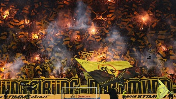 BVB-Fans zünden Feuerwerk gegen Union: Rakete im Block