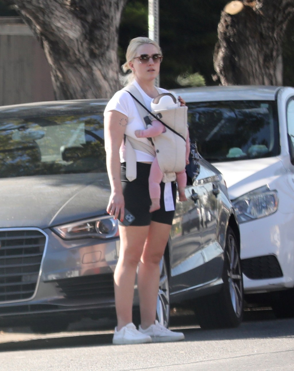 Dave Grohl’s baby mama Jennifer Young is a horror movie producer who ...