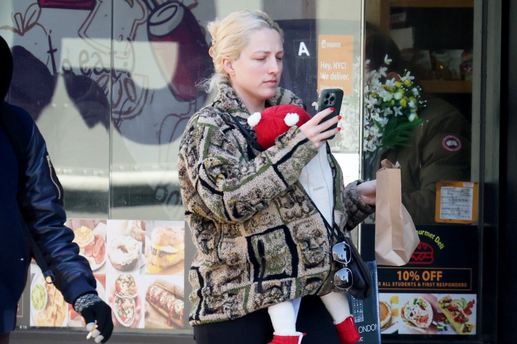 Dave Grohl’s baby mama Jennifer Young is a horror movie producer who ...