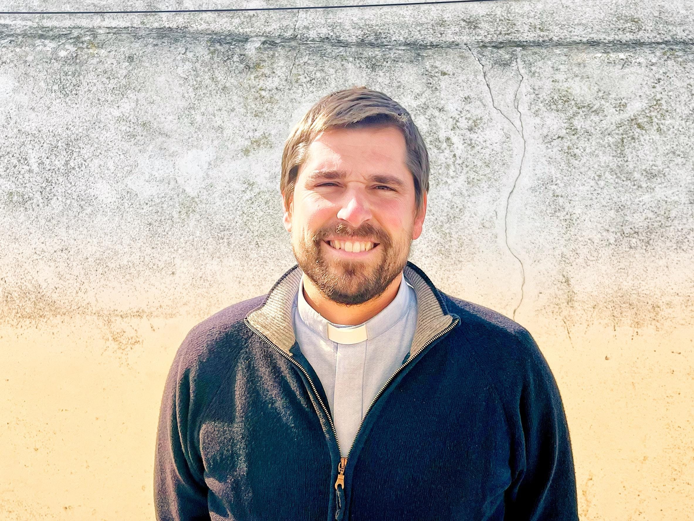 Da Polónia à Ericeira, Tiago é padre e foi buscar 101 refugiados ...