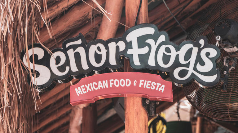 The Biggest Red Flags That You're At A Tourist Trap Restaurant In Mexico