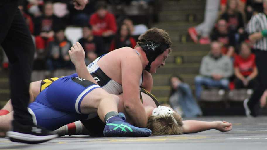 Michigan (MHSAA) high school team wrestling championship Day 2 ...