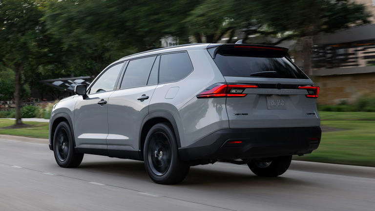 Best Midsize SUVs | 2025 Midsize Crossovers Rated | CarBuzz