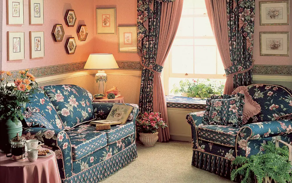 Cringe-Worthy 80s Home Decor: 14 Trends You’ll Want to Forget