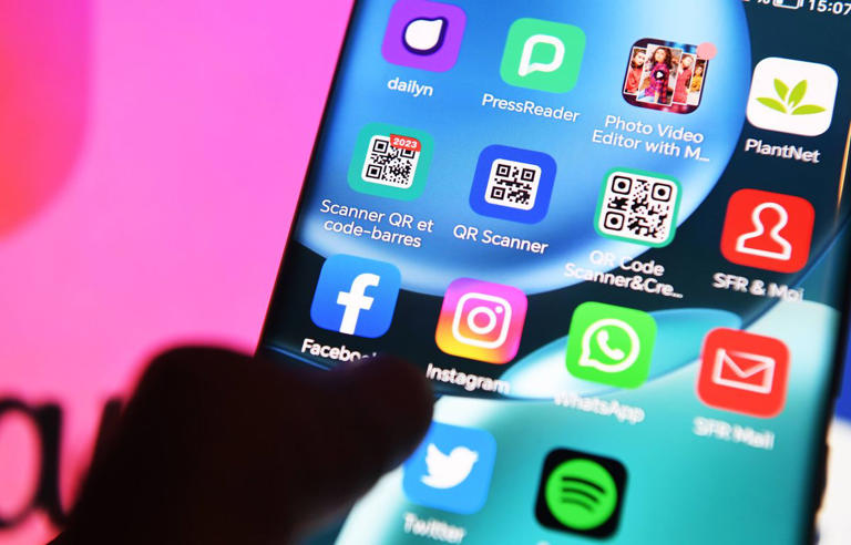 Réseaux sociaux : Macron veut l’interdiction aux moins de 15 ans « dès ...