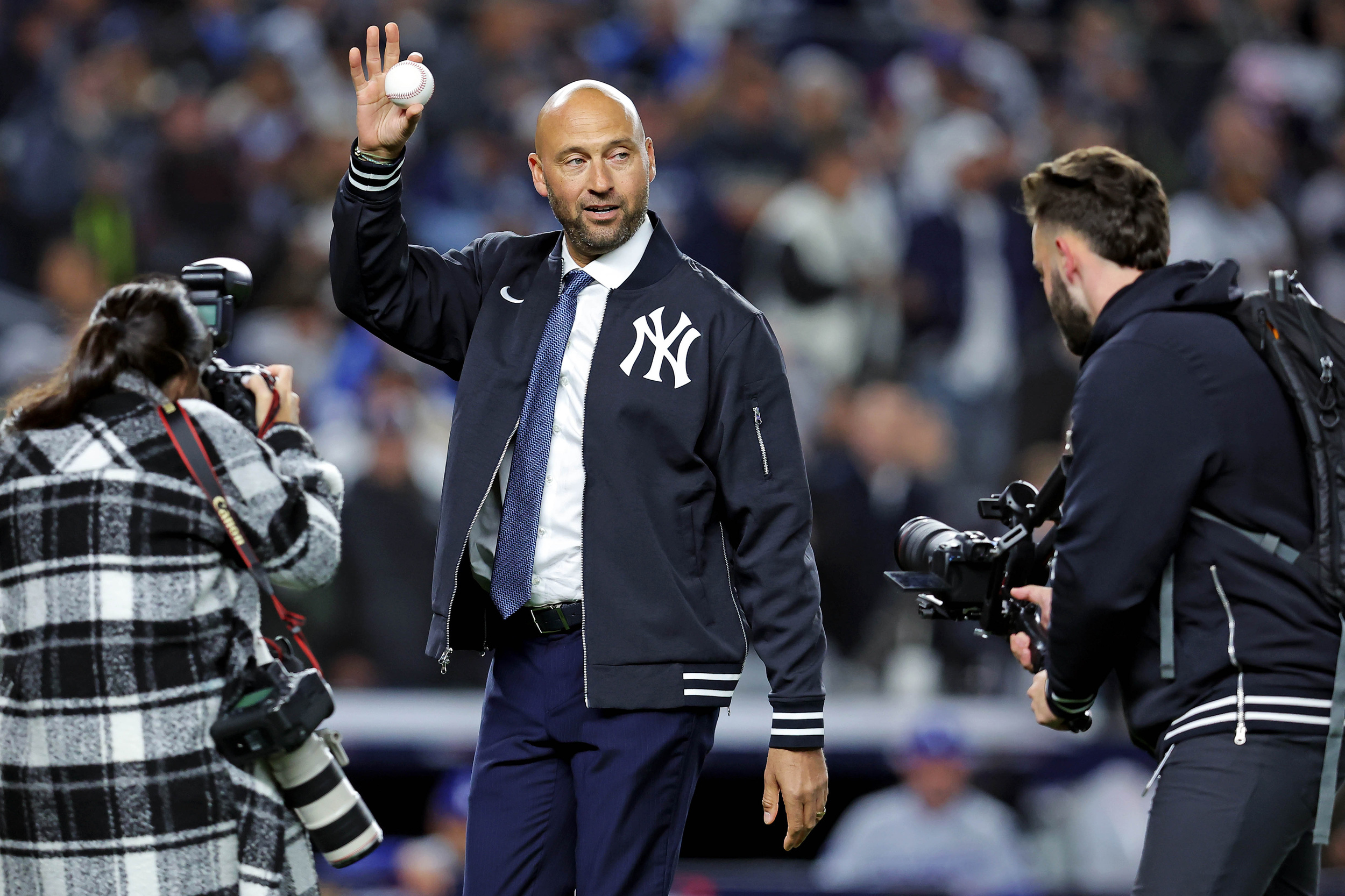 Derek Jeter posts hilarious reaction to end of Yankees' facial hair policy