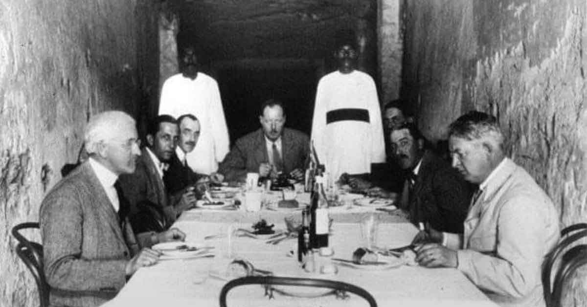 20 uneasy photos that show the reality of history