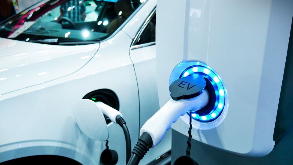 Middle East war boosts EV demand; US, Europe car-selling platforms see ...