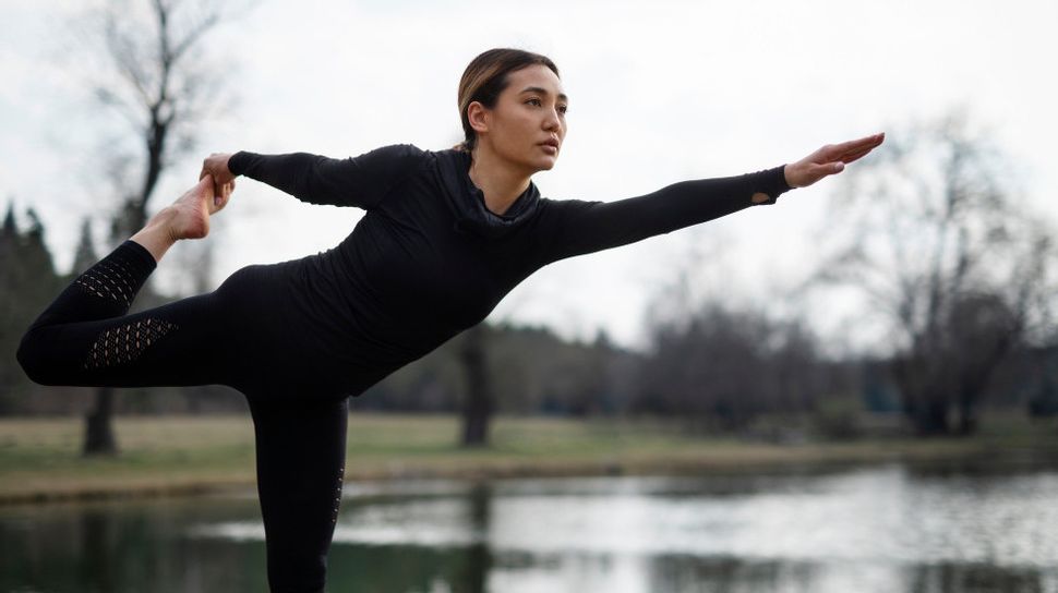 3 standing positions that prove your balance is top-tier after 40