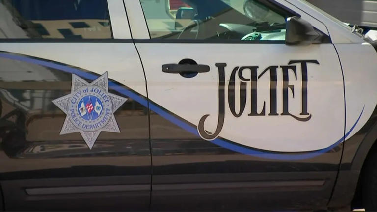 Man shot to death in parking lot of suburban Joliet store, police say