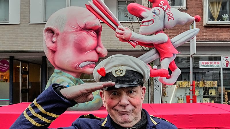 Russie : Jacques Tilly, sculpteur allemand, condamné pour ses chars ...