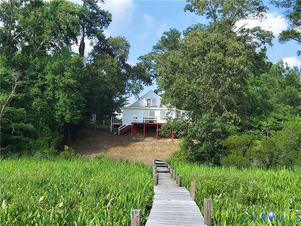 Serene 1925 log cabin in Tappahannock, Virginia with Piscataway Creek ...
