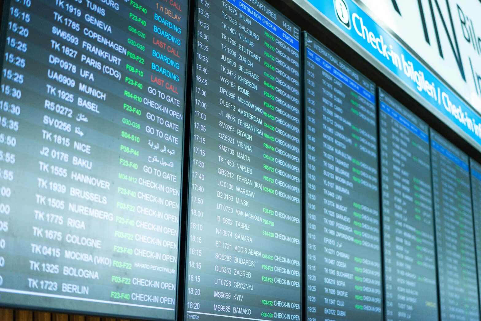 Don’t book that flight yet: The 2026 summer airfare window you should ...
