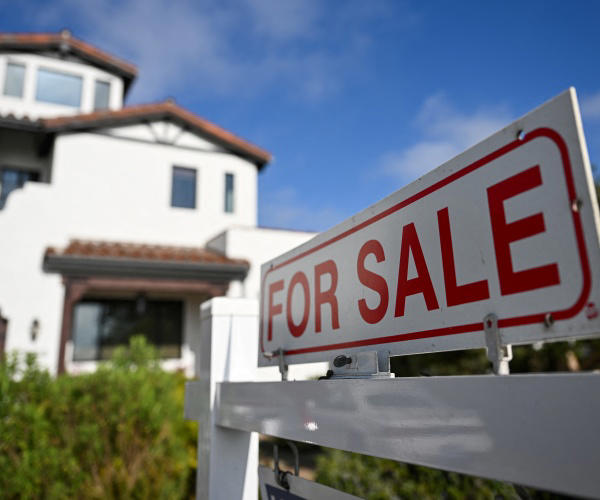 Trump: Lower interest rates key to fixing housing crisis