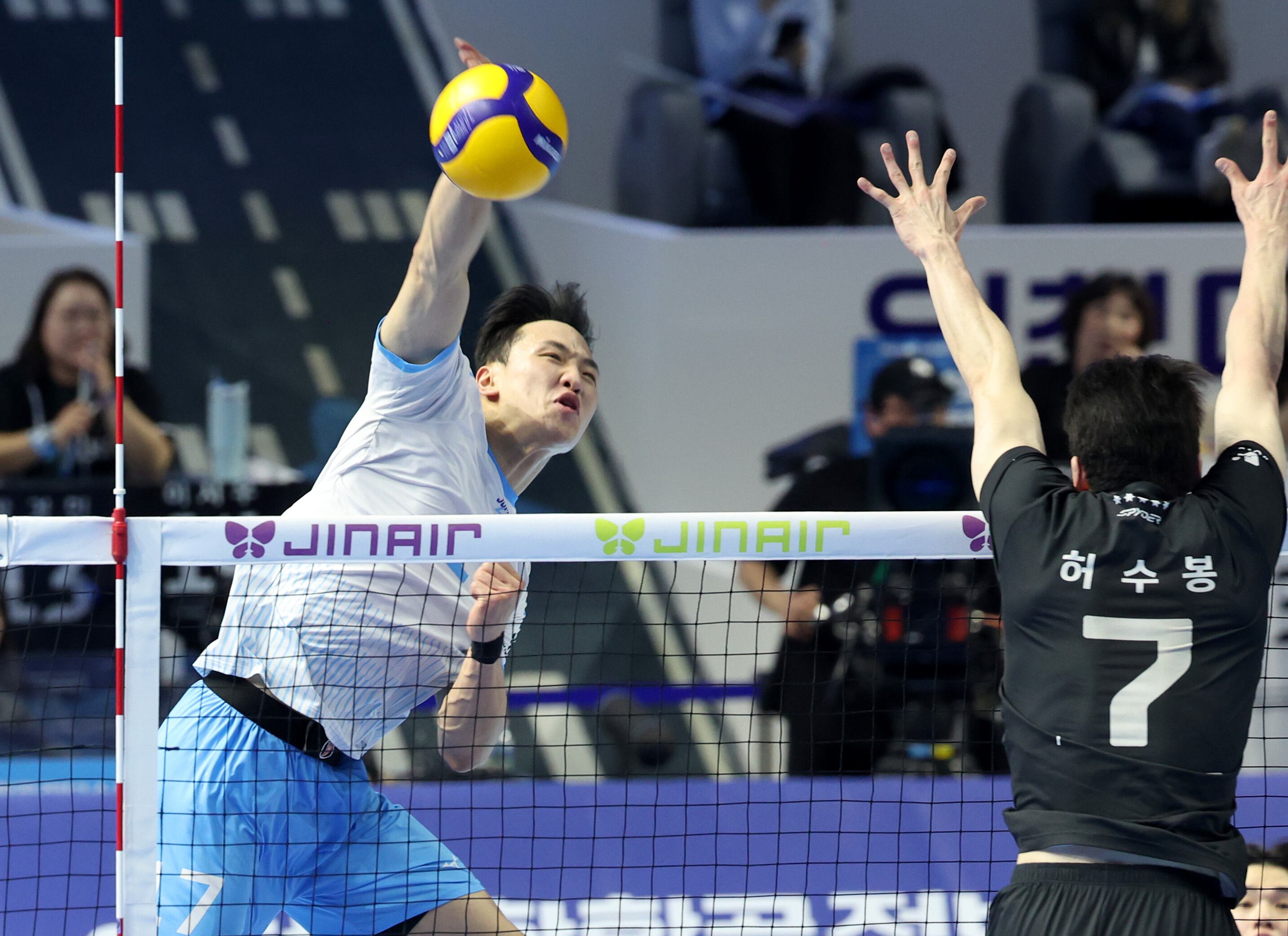Korean Air wins five-set opener against Hyundai Capital in championship ...