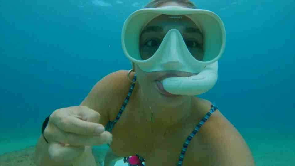 What do girls do when they dive alone