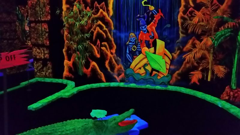 The coolest glow-in-the-dark mini golf course is right here in Oregon ...