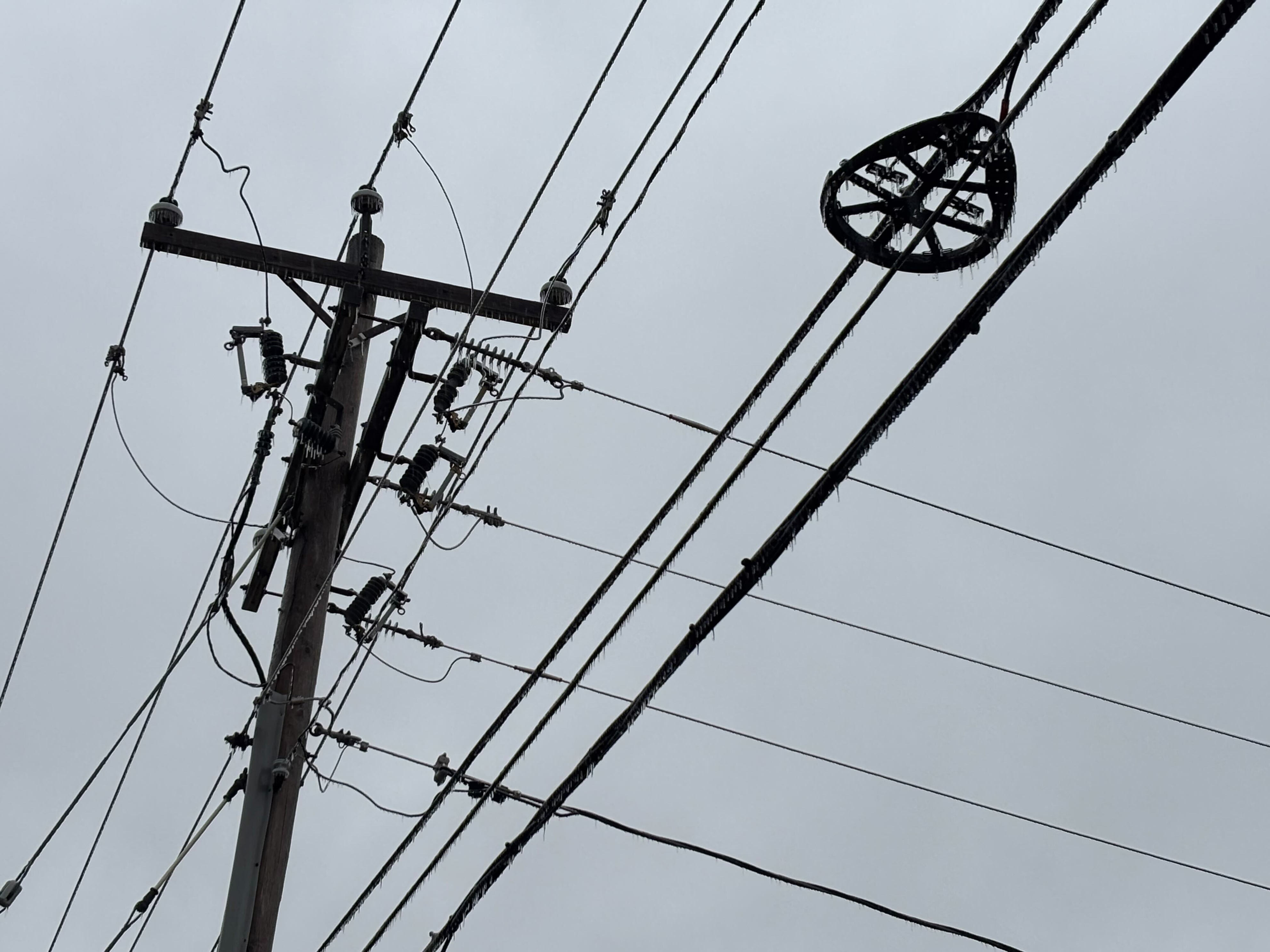 Power outages expand to more than 62,000 in Wisconsin