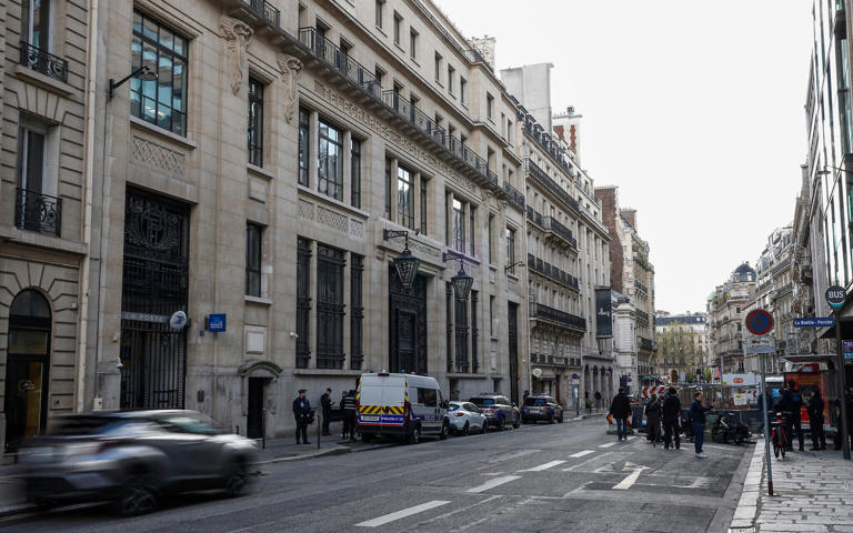US banks in Paris ramp up security after cops thwart suspected Iran ...