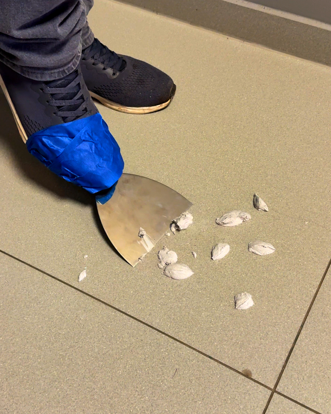 Scrapping grout made easy 👍